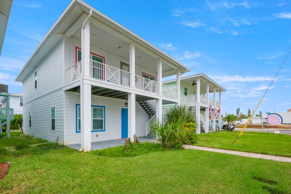 123 M² House ∙ 3 Bedrooms ∙ 6 Guests - Madeira Beach, FL