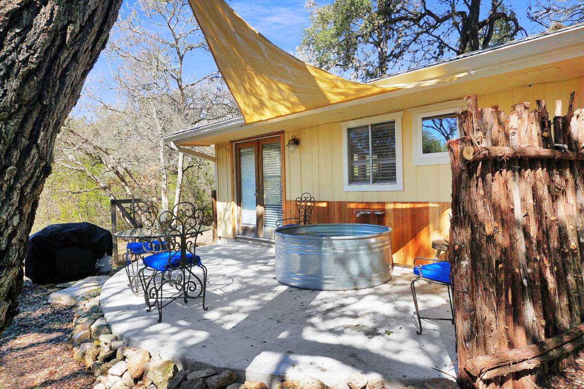 102 M² House ∙ 2 Bedrooms ∙ 4 Guests - Driftwood, TX