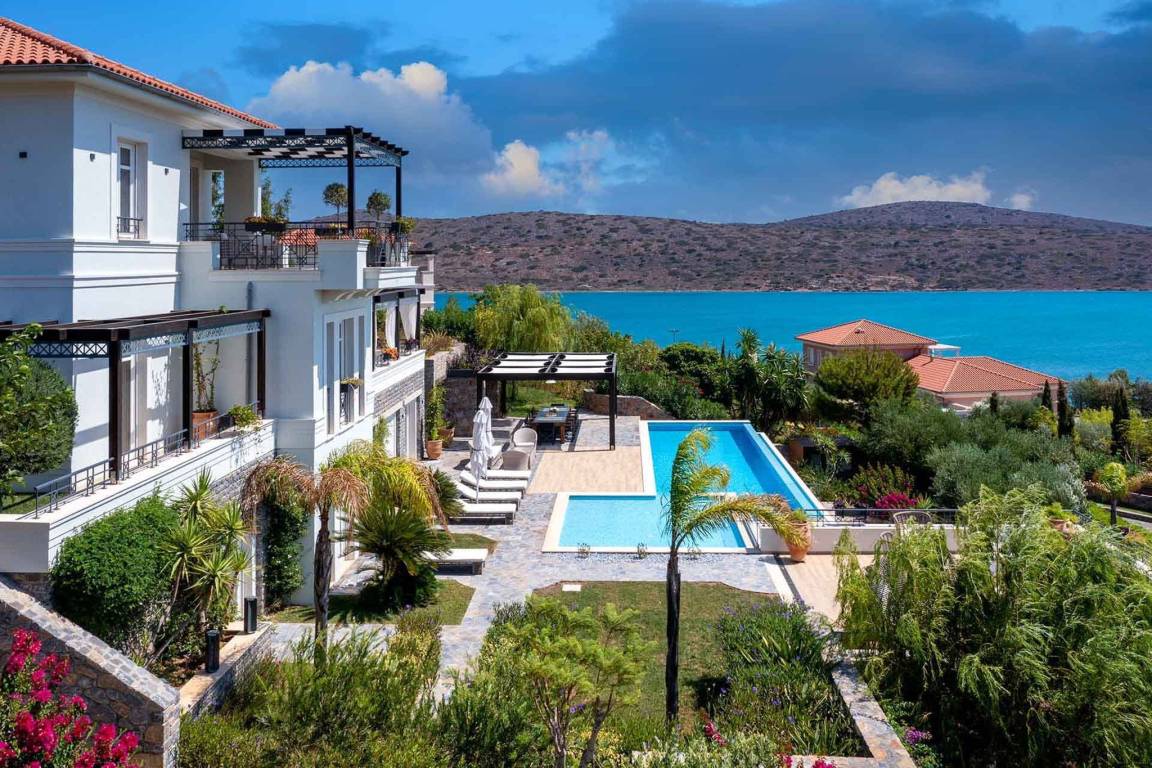 Villa ∙ 6 Bedrooms ∙ 12 Guests - Agios Nikolaos