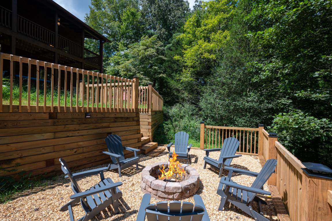 237 M² Cabin ∙ 4 Bedrooms ∙ 8 Guests - Ellijay