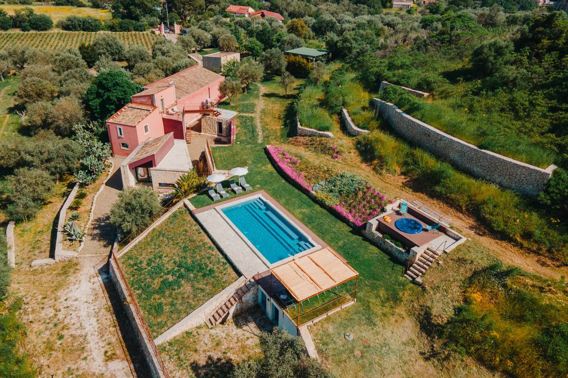 230 M² Villa ∙ 3 Bedrooms ∙ 6 Guests - Floridia