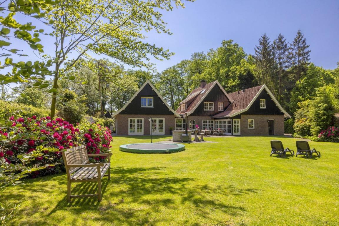 House ∙ 10 Bedrooms ∙ 20 Guests - Enschede