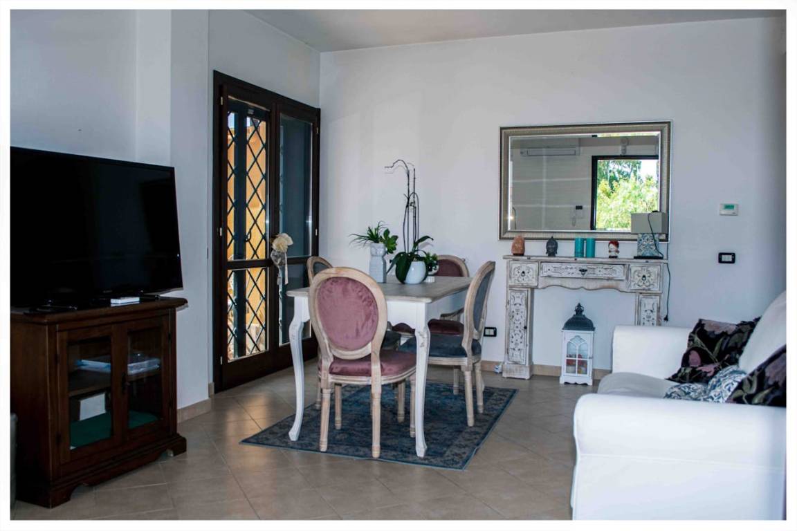 40 M² Apartamento ∙ 2 Habitaciones ∙ 6 Huéspedes - Pomezia