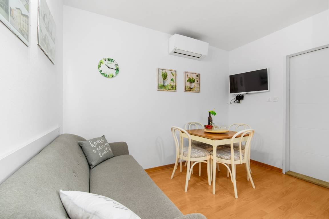 45 M² Dom ∙ 2 Sypialnie ∙ 4 Gości - Poreč