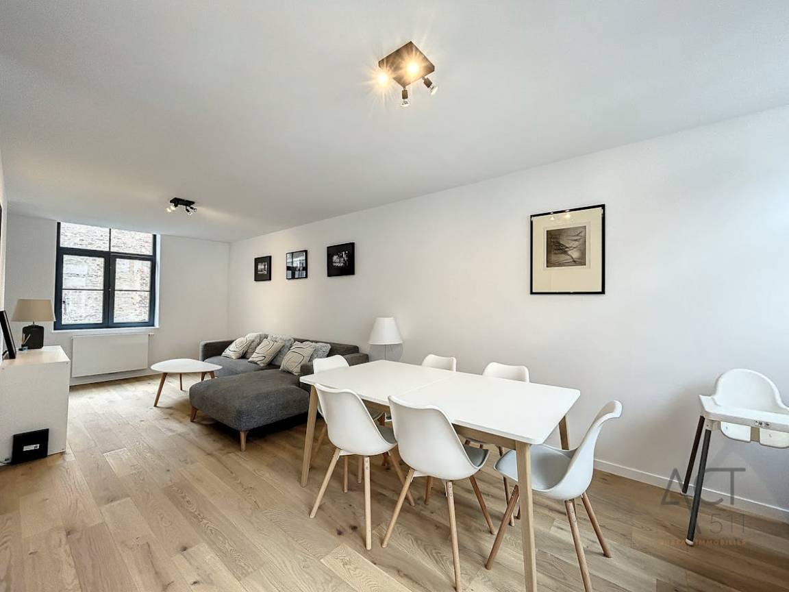 105 M² Appartement ∙ 2 Slaapkamers ∙ 2 Gasten - Namen