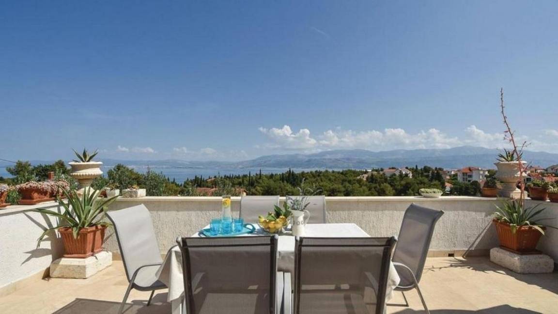 113 M² Apartment ∙ 3 Bedrooms ∙ 8 Guests - Supetar