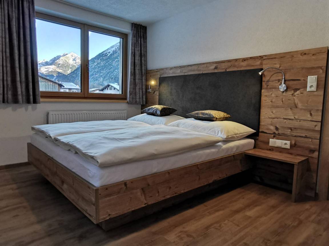 60 M² Ferienwohnung ∙ 2 Schlafzimmer ∙ 5 Gäste - Holzgau
