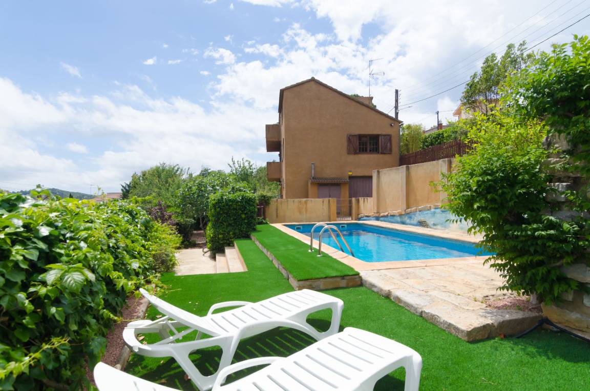 120 M² Villa ∙ 4 Bedrooms ∙ 10 Guests - Blanes