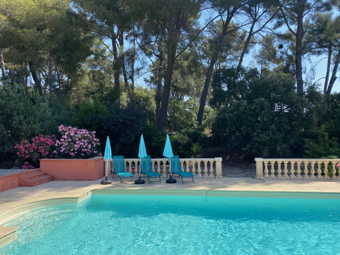 100 M² Villa ∙ 4 Chambres ∙ 12 Personnes - Le Lavandou