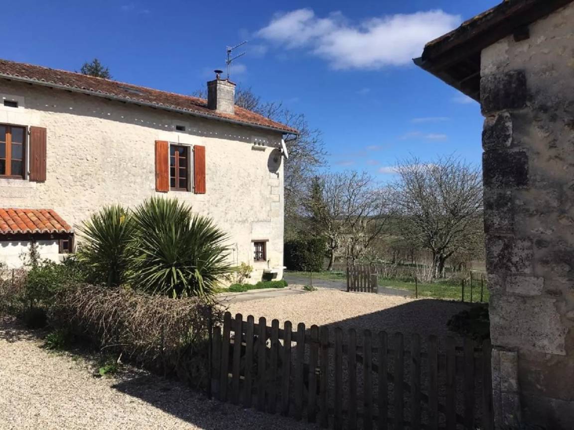 150 M² House ∙ 2 Bedrooms ∙ 4 Guests - Ribérac