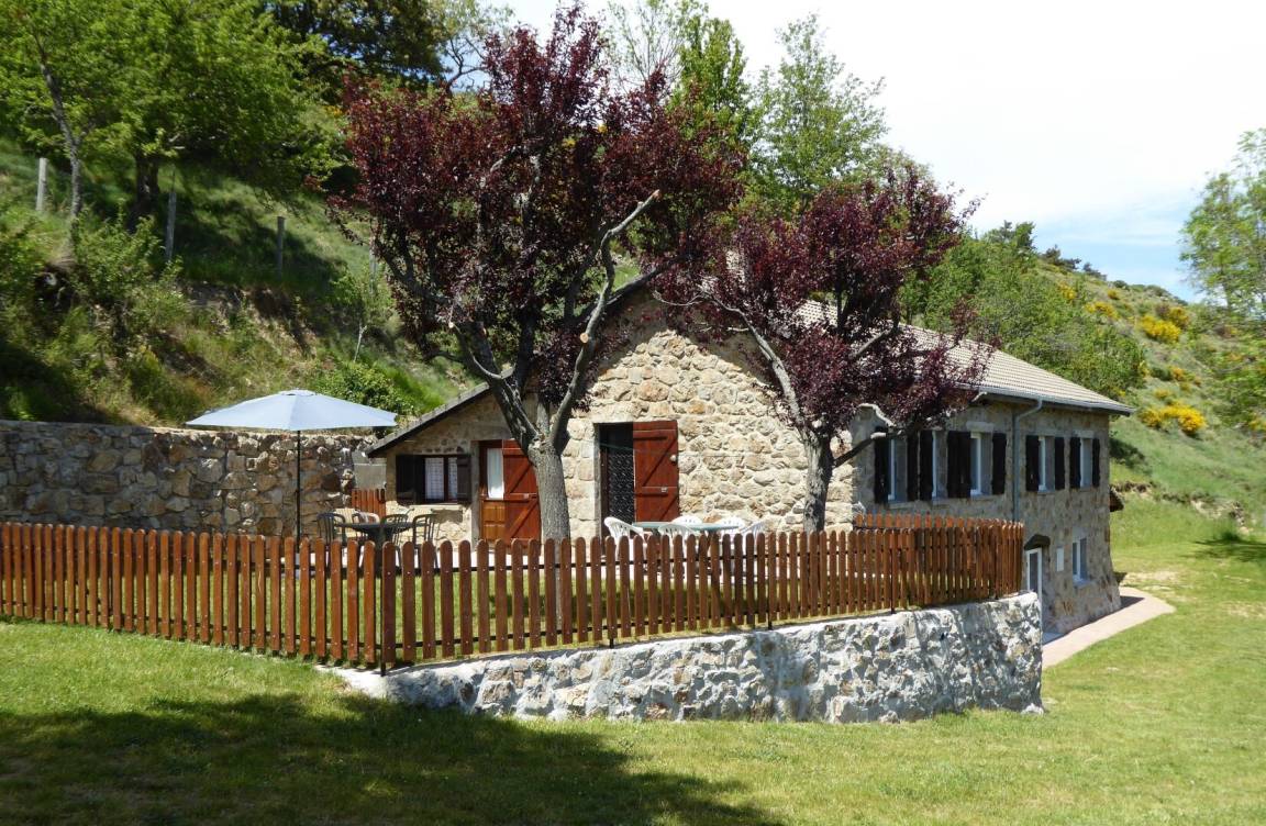 125 M² Gîte ∙ 4 Chambres ∙ 8 Personnes - Ardèche