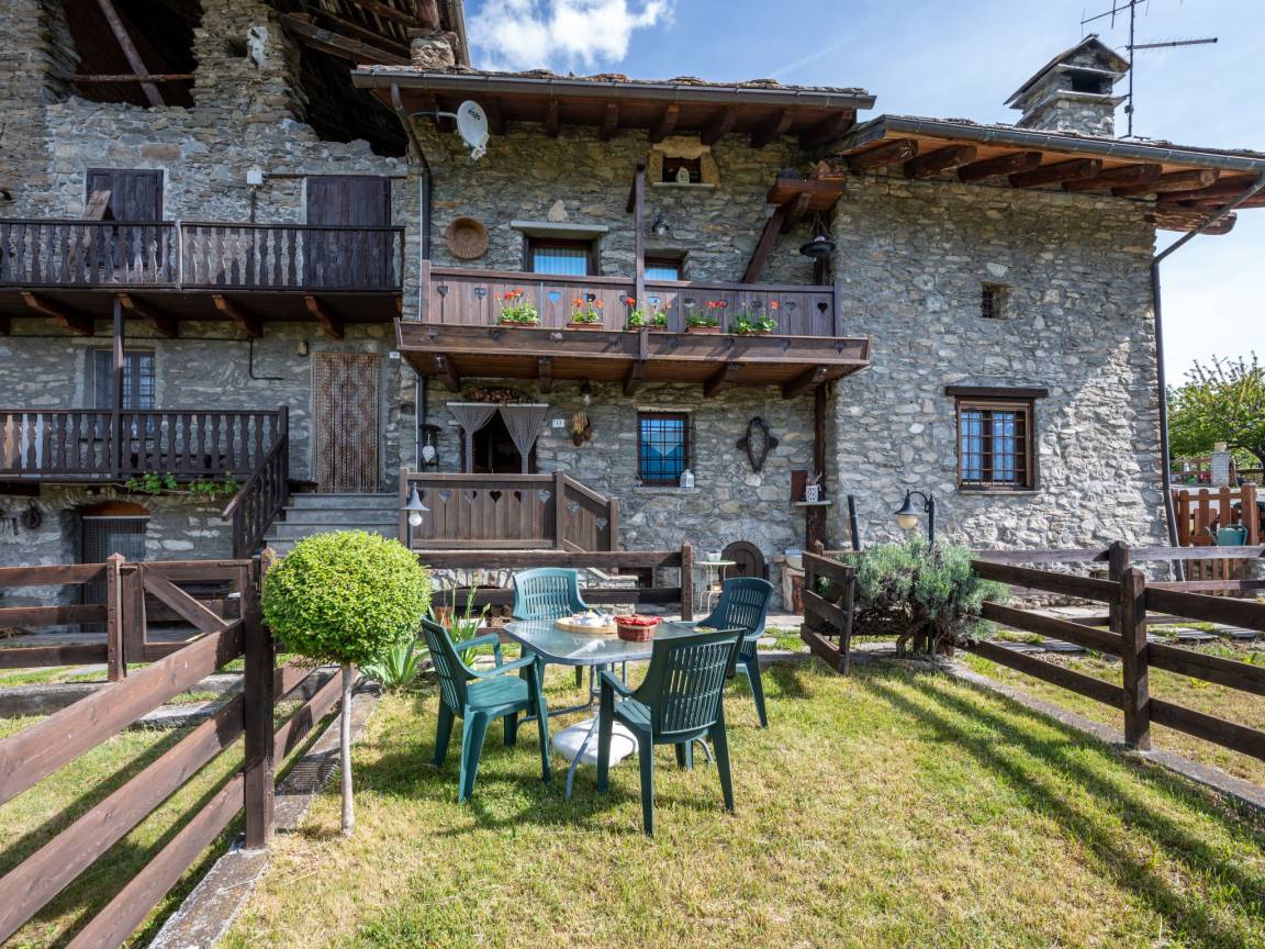 90 M² Ferienhaus ∙ 2 Schlafzimmer ∙ 5 Gäste - Aostatal