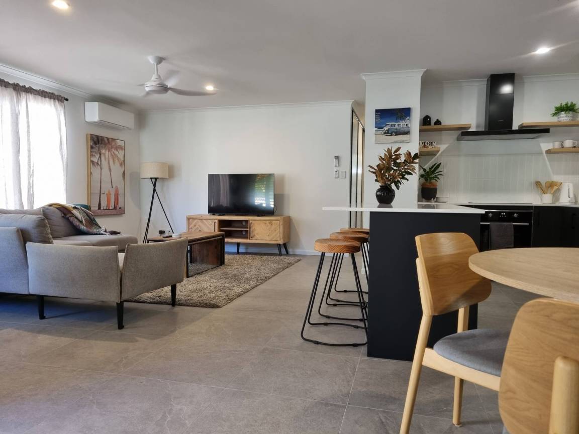 100 M² Talo ∙ 3 Makuuhuonetta ∙ 7 Vierasta - Caloundra