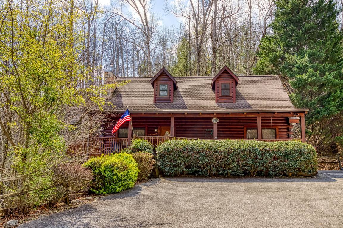 Cabin ∙ 6 Bedrooms ∙ 16 Guests - Pigeon Forge, TN