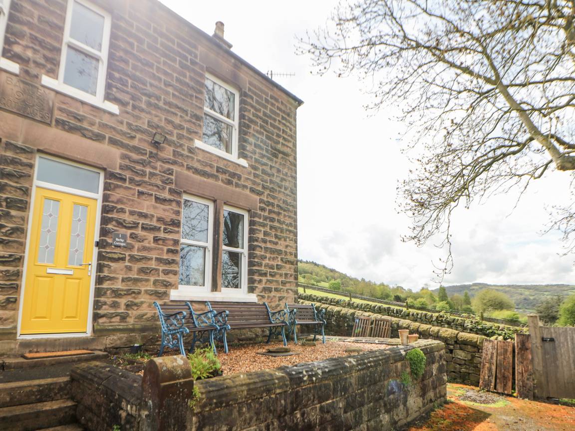 Cottage ∙ 3 Bedrooms ∙ 6 Guests - Chesterfield