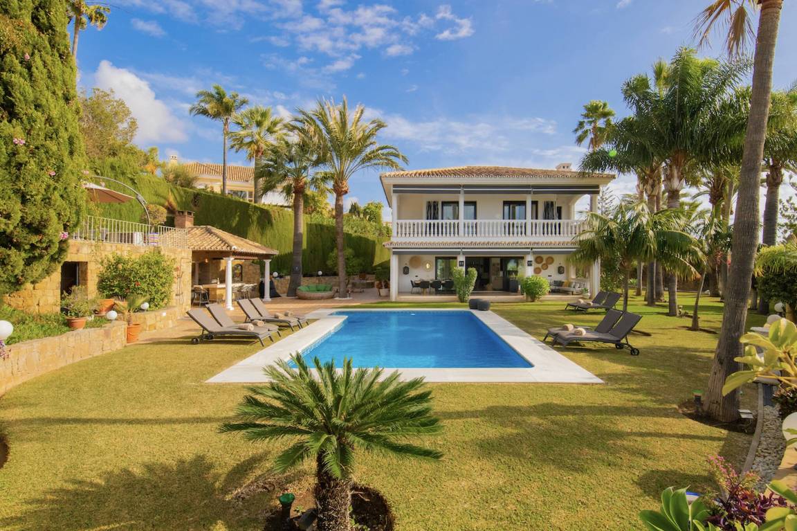 248 M² Villa ∙ 5 Bedrooms ∙ 10 Guests - Marbella