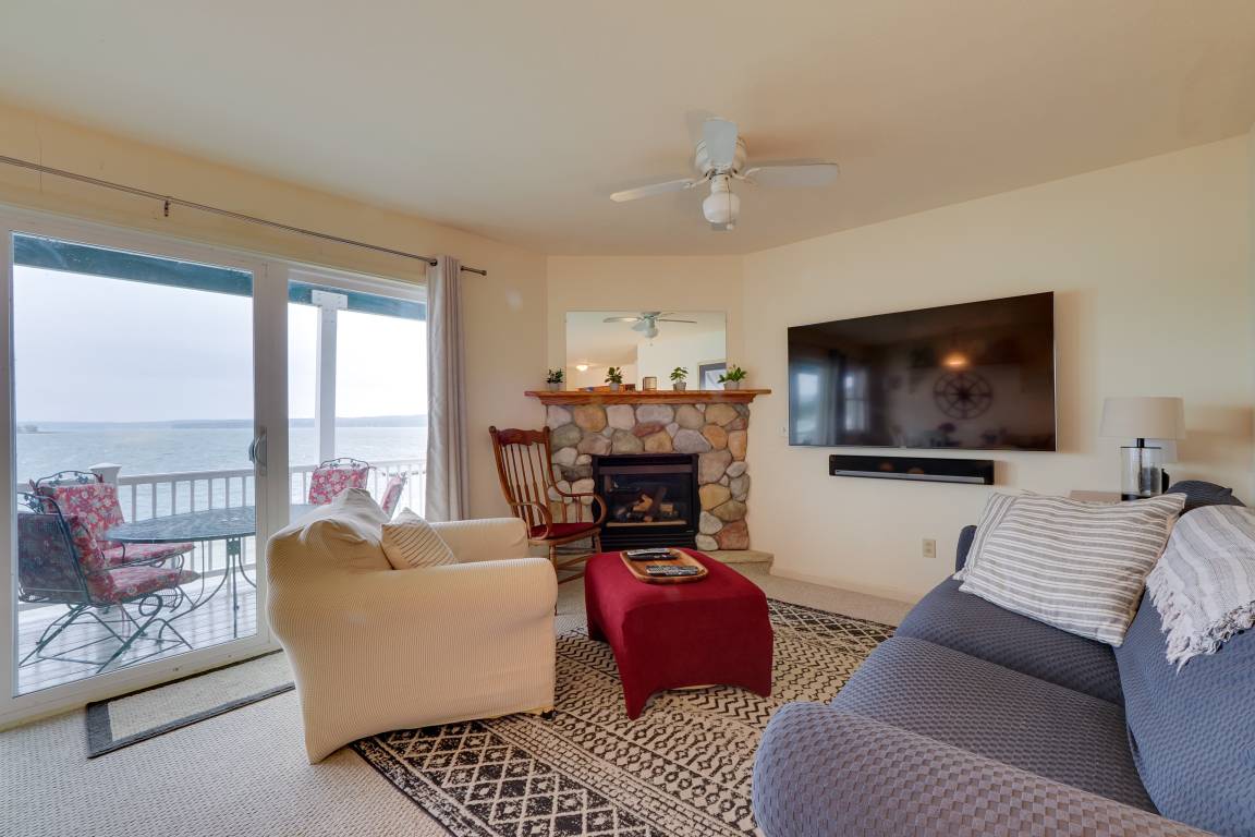 69 M² Apartment ∙ 2 Bedrooms ∙ 6 Guests - Bear Lake, MI