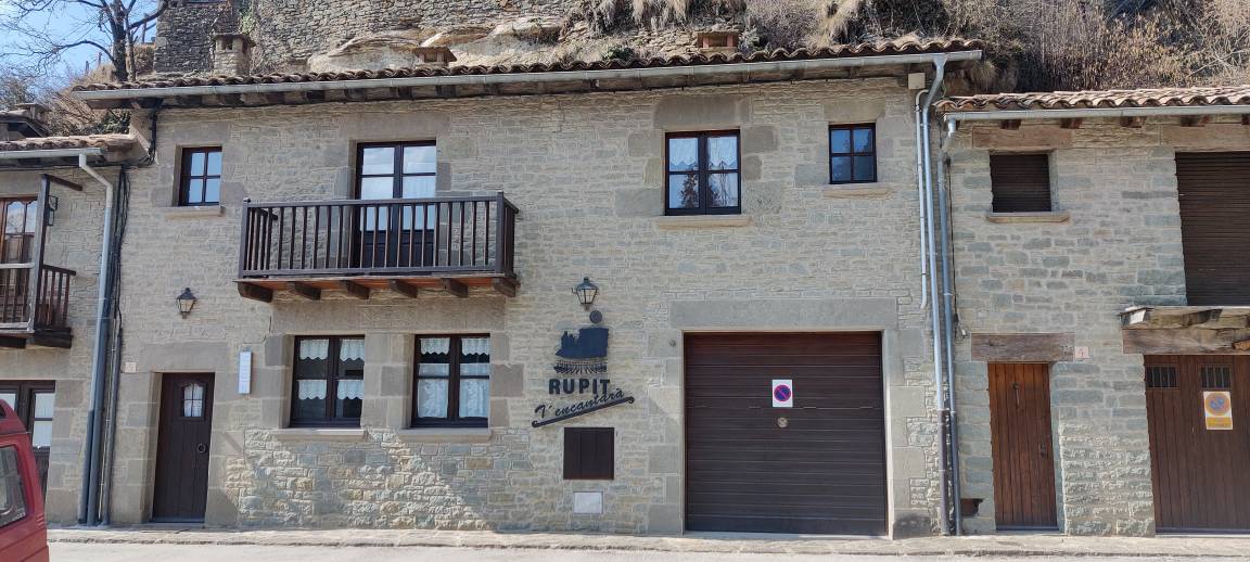 140 M² House ∙ 3 Bedrooms ∙ 9 Guests - Tavertet