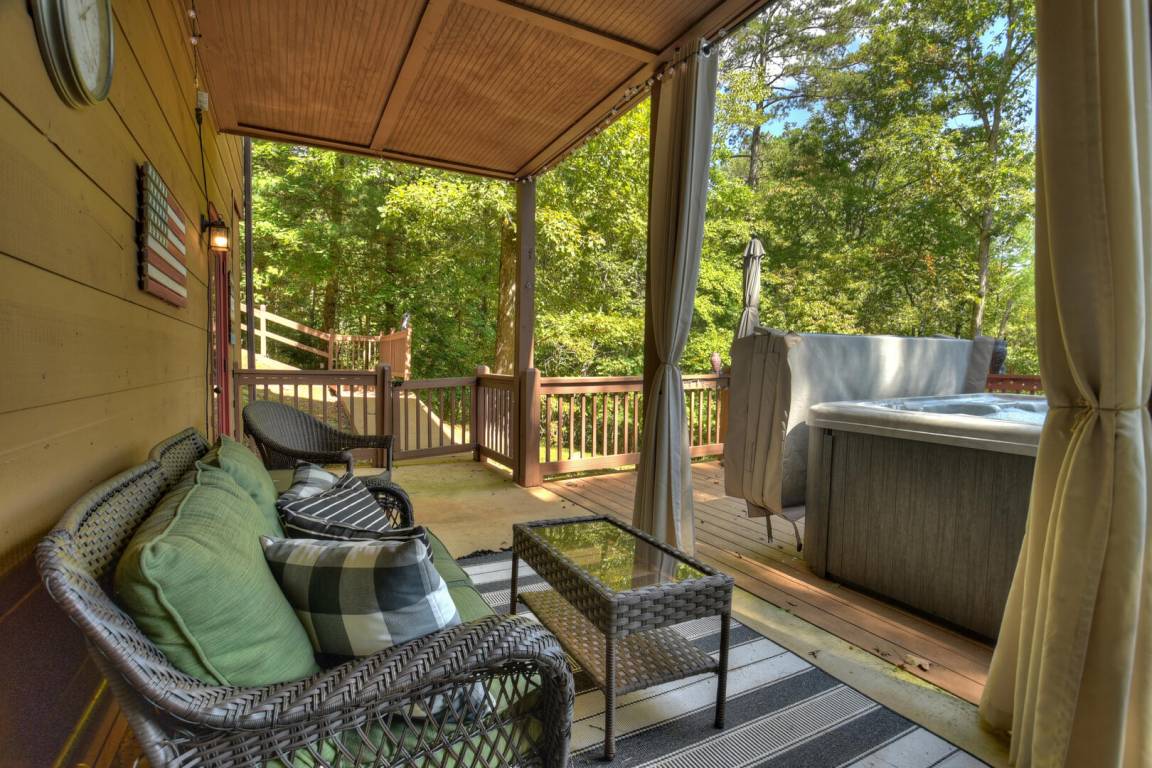 Cabin ∙ 3 Bedrooms ∙ 6 Guests - Ellijay