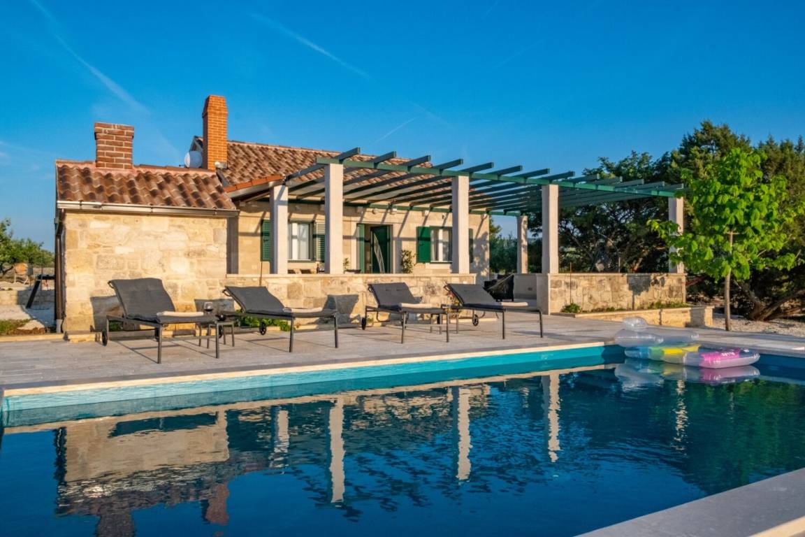 60 M² Ferienhaus ∙ 2 Schlafzimmer ∙ 5 Gäste - Postira