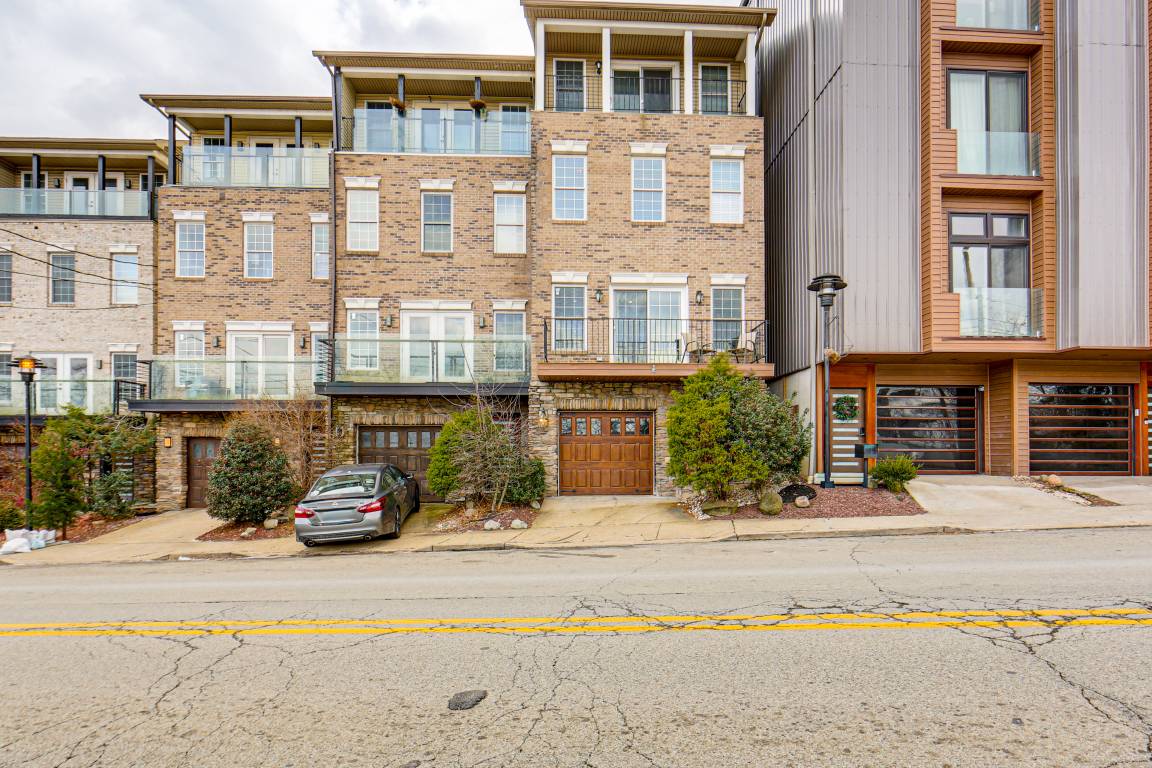 137 M² Apartment ∙ 2 Bedrooms ∙ 4 Guests - PPG Paints Arena