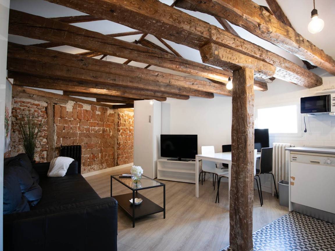90 M² Apartamento ∙ 2 Habitaciones ∙ 4 Huéspedes - Madrid