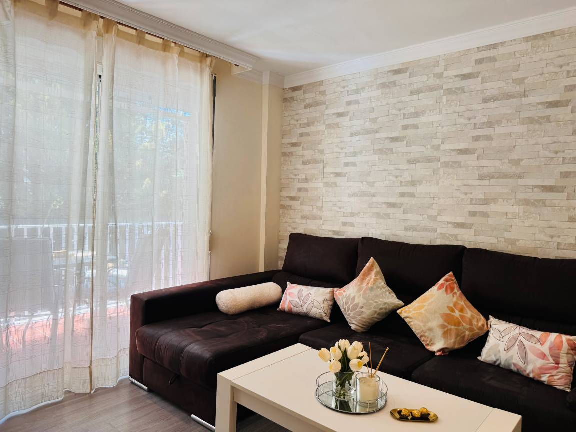 80 M² Apartamento ∙ 3 Habitaciones ∙ 6 Huéspedes - Albolote