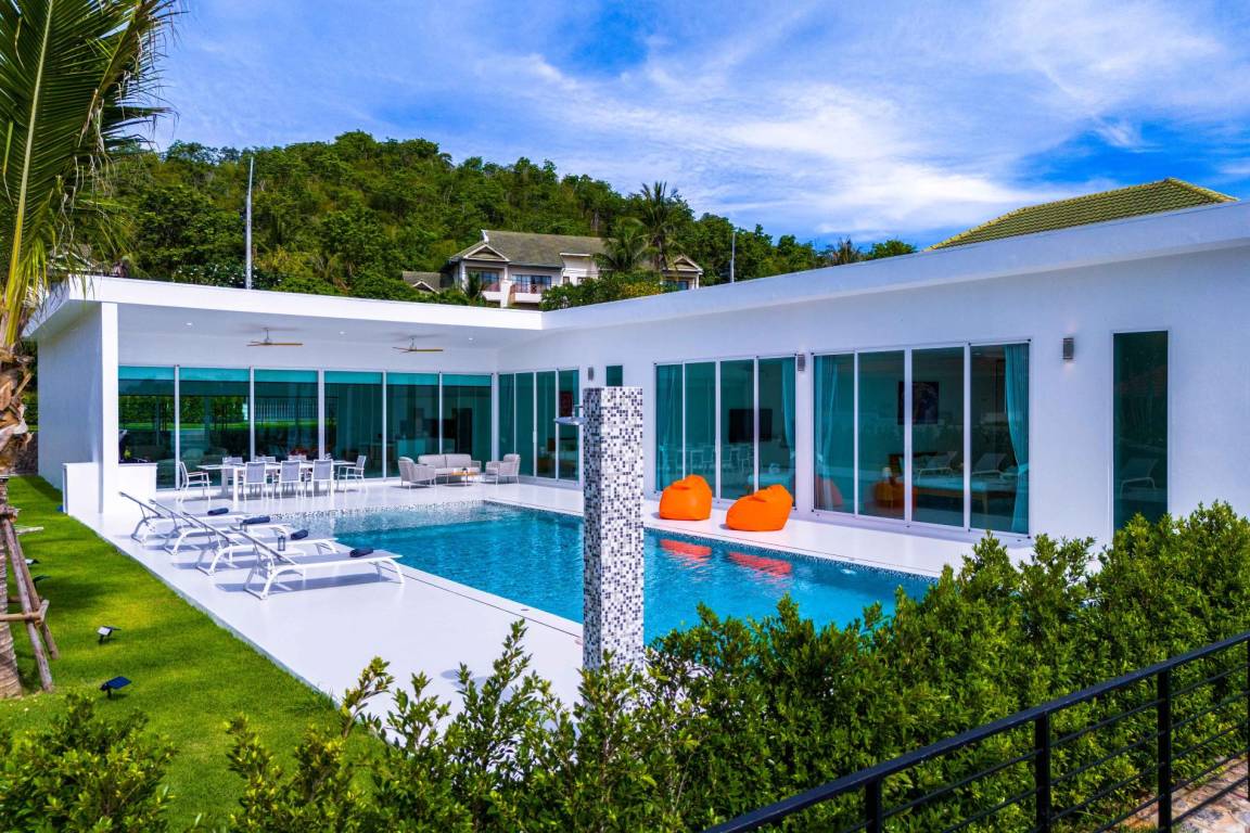 350 M² Villa ∙ 4 Bedrooms ∙ 10 Guests - Cha-am