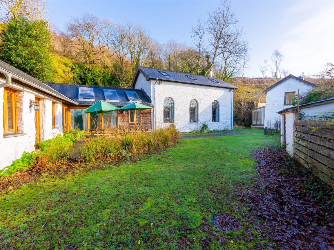 Cottage ∙ 7 Bedrooms ∙ 14 Guests - Machynlleth
