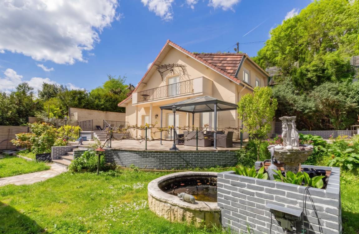 150 M² Maison De Vacances ∙ 4 Chambres ∙ 8 Personnes - Suresnes