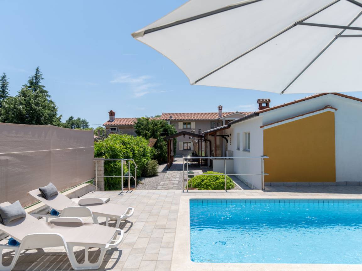 140 M² House ∙ 4 Bedrooms ∙ 8 Guests - Labin