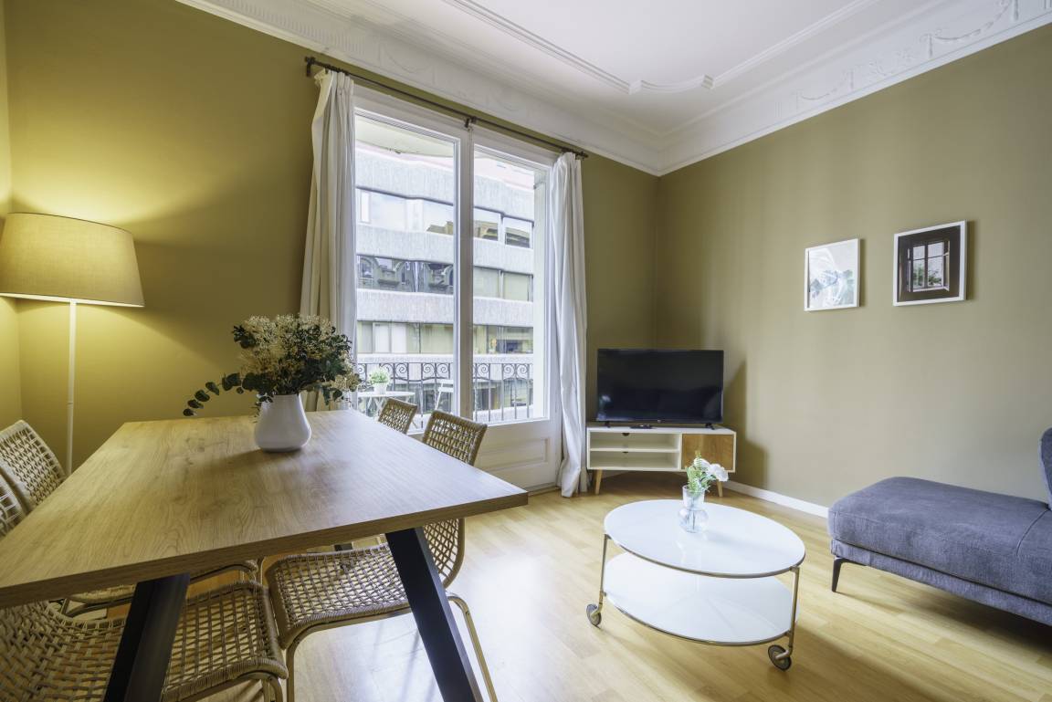 140 M² Apartment ∙ 4 Bedrooms ∙ 7 Guests - Barcelona