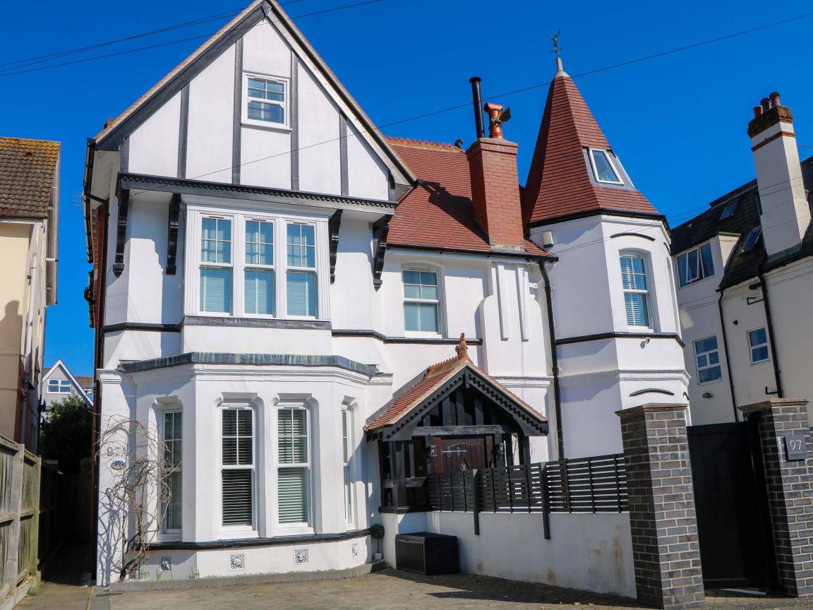 Mökki ∙ 4 Makuuhuonetta ∙ 8 Vierasta - Poole