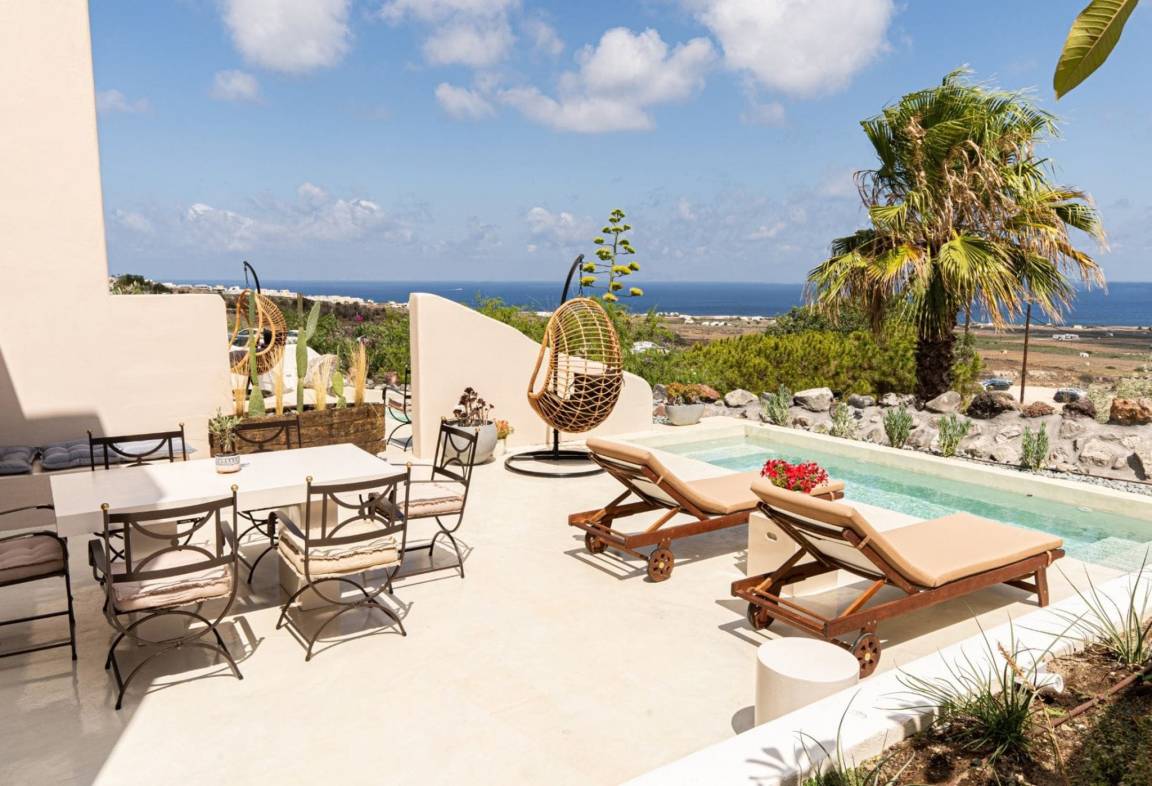 Villa ∙ 3 Bedrooms ∙ 6 Guests - Santorini