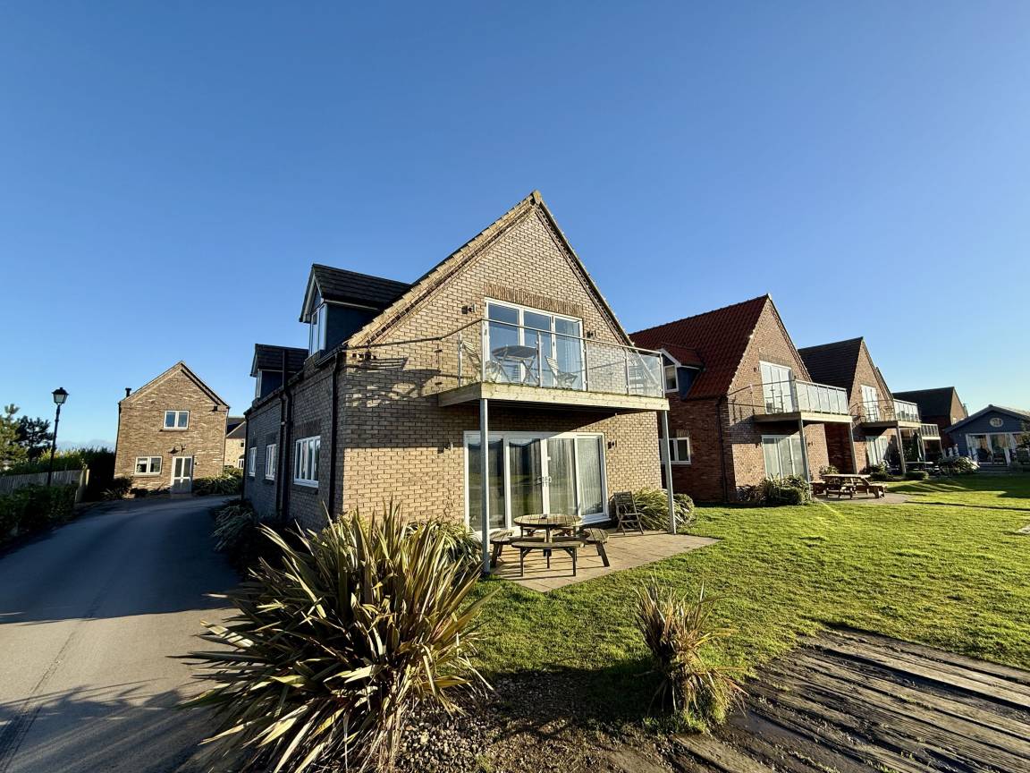 Cottage ∙ 4 Bedrooms ∙ 12 Guests - Filey
