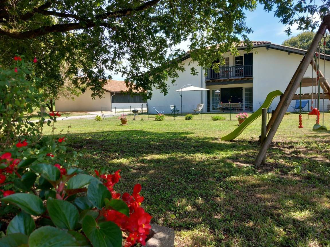 78 M² Gîte ∙ 3 Chambres ∙ 6 Personnes - Urt
