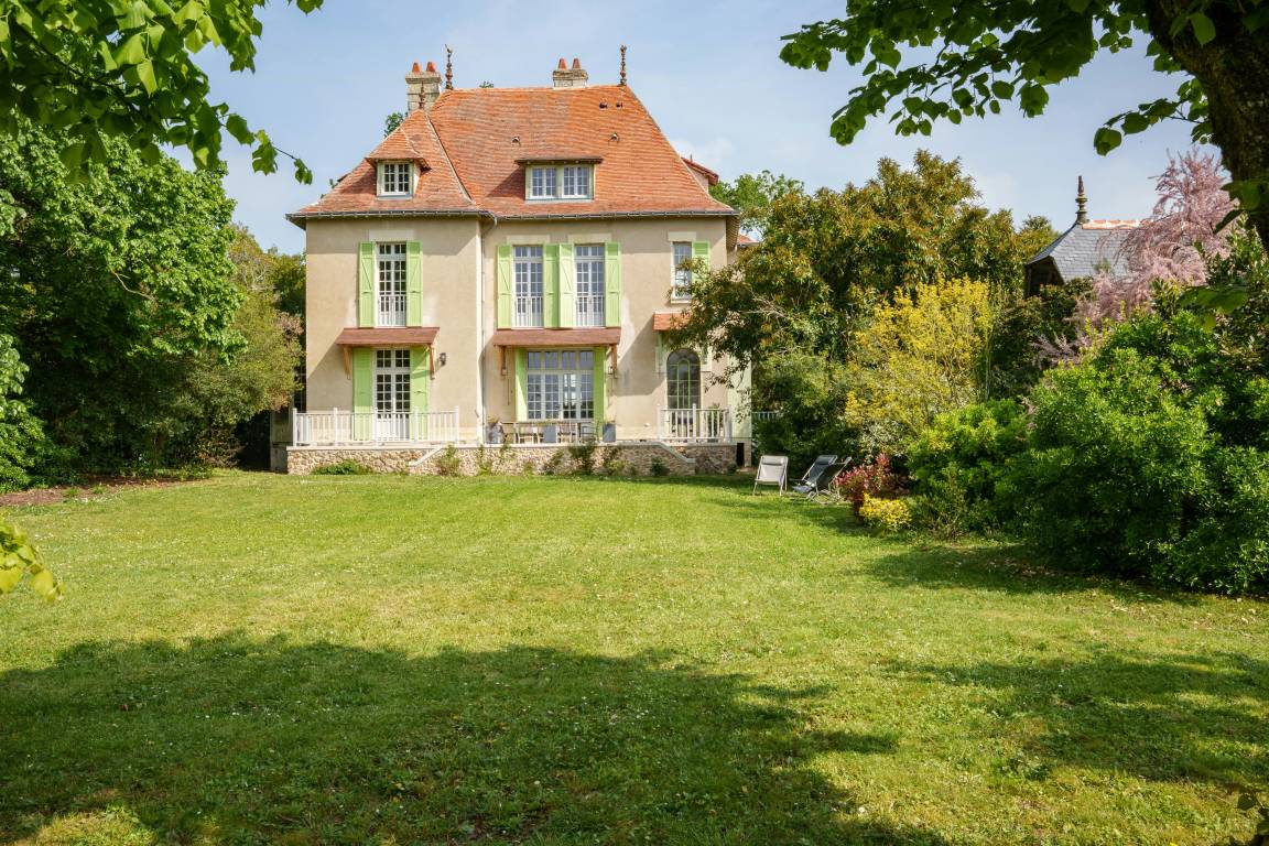 215 M² Maison De Vacances ∙ 4 Chambres ∙ 9 Personnes - Bourgueil
