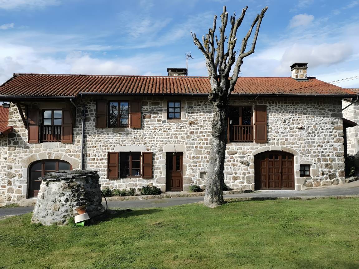 170 M² Cottage ∙ 5 Chambres ∙ 14 Personnes - Auvergne