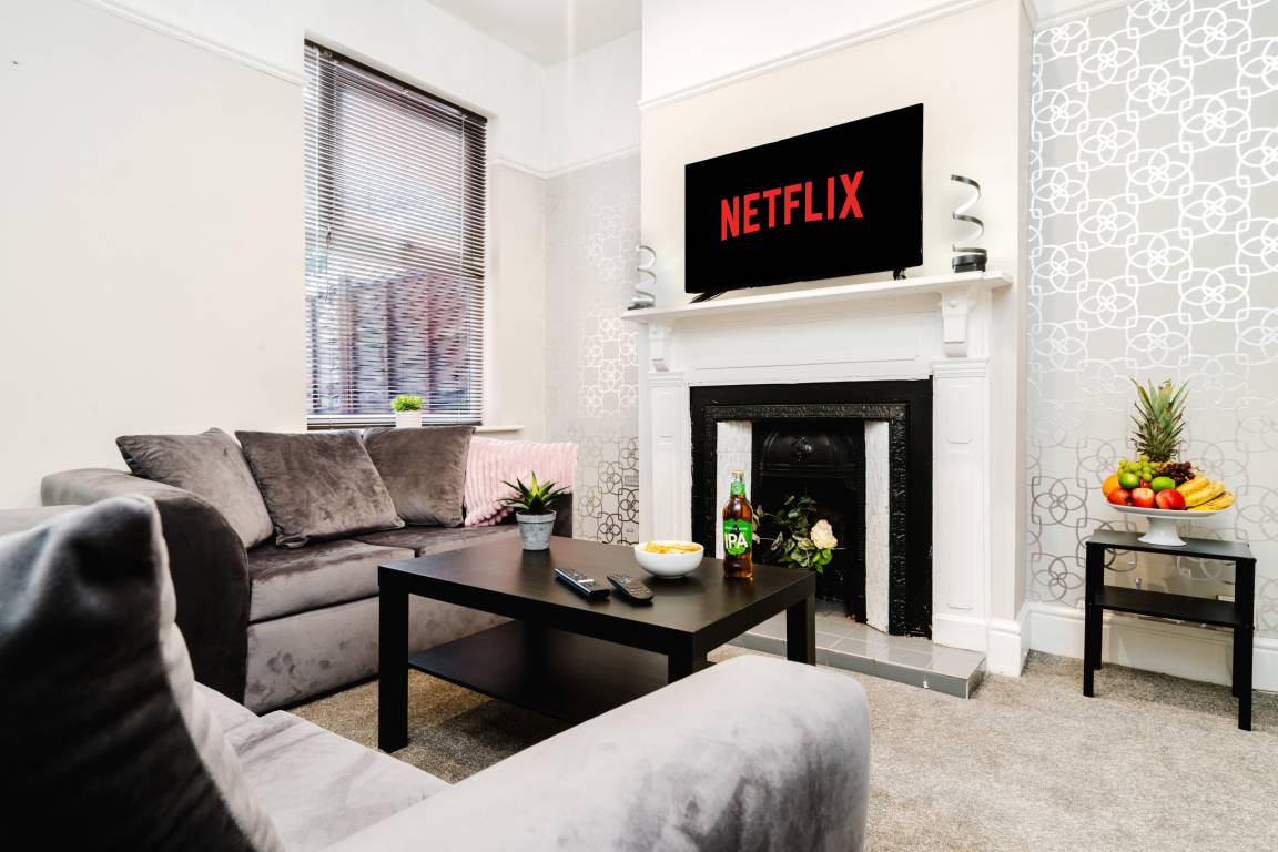 90 M² House ∙ 4 Bedrooms ∙ 7 Guests - Solihull