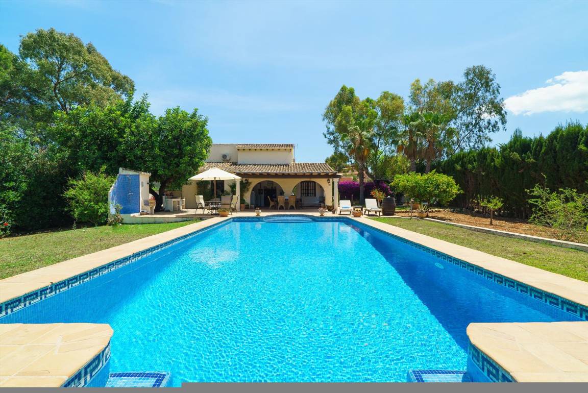 225 M² Villa ∙ 3 Bedrooms ∙ 6 Guests - Jalón