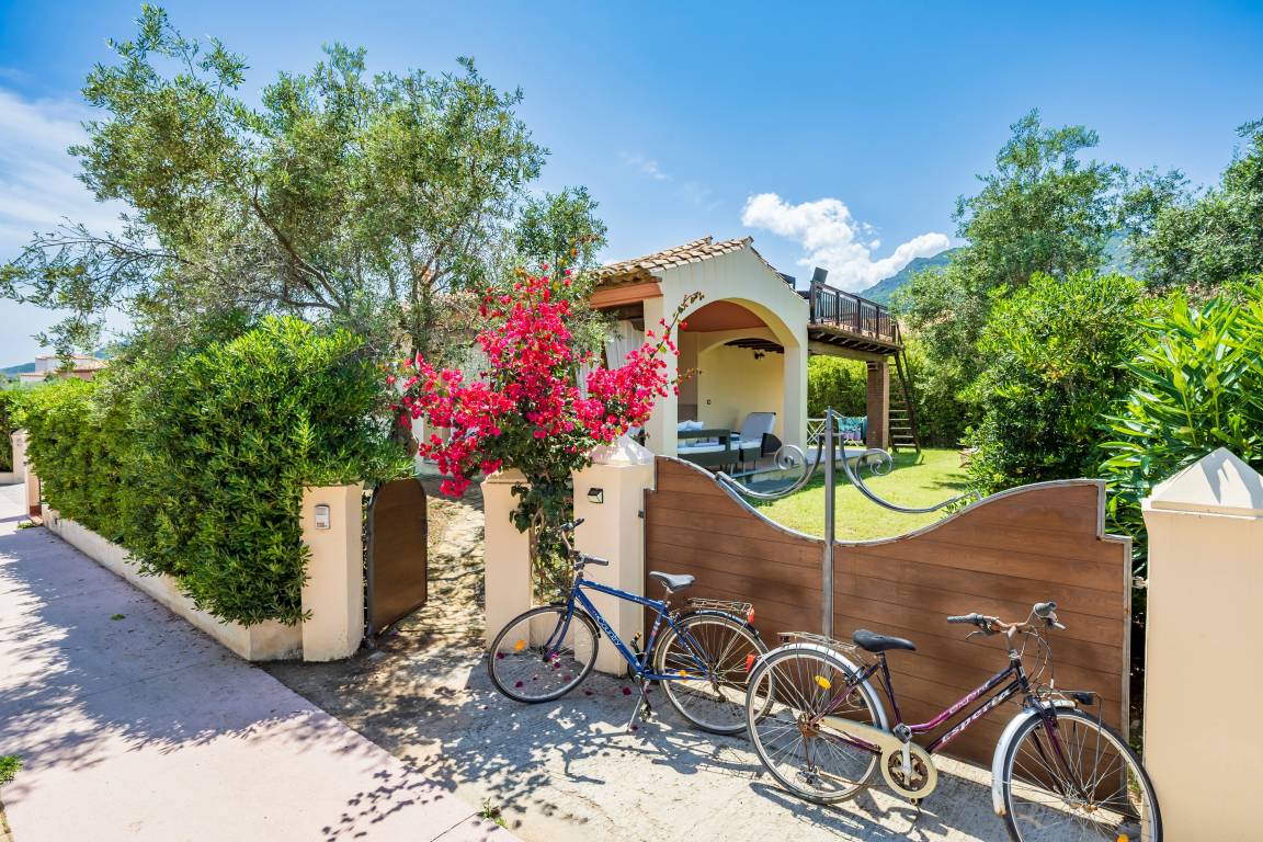 200 M² Huis ∙ 4 Slaapkamers ∙ 9 Gasten - Tertenia