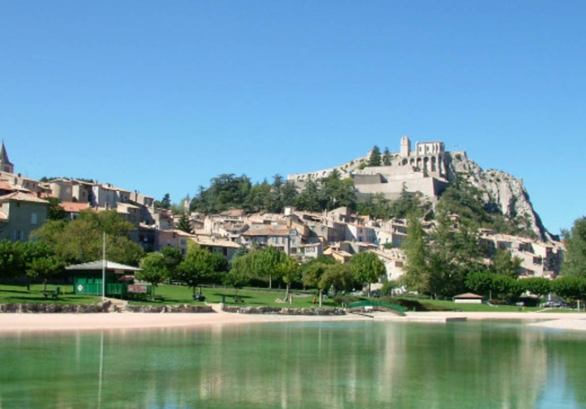 82 M² Huoneisto ∙ 3 Makuuhuonetta ∙ 6 Vierasta - ibis Sisteron