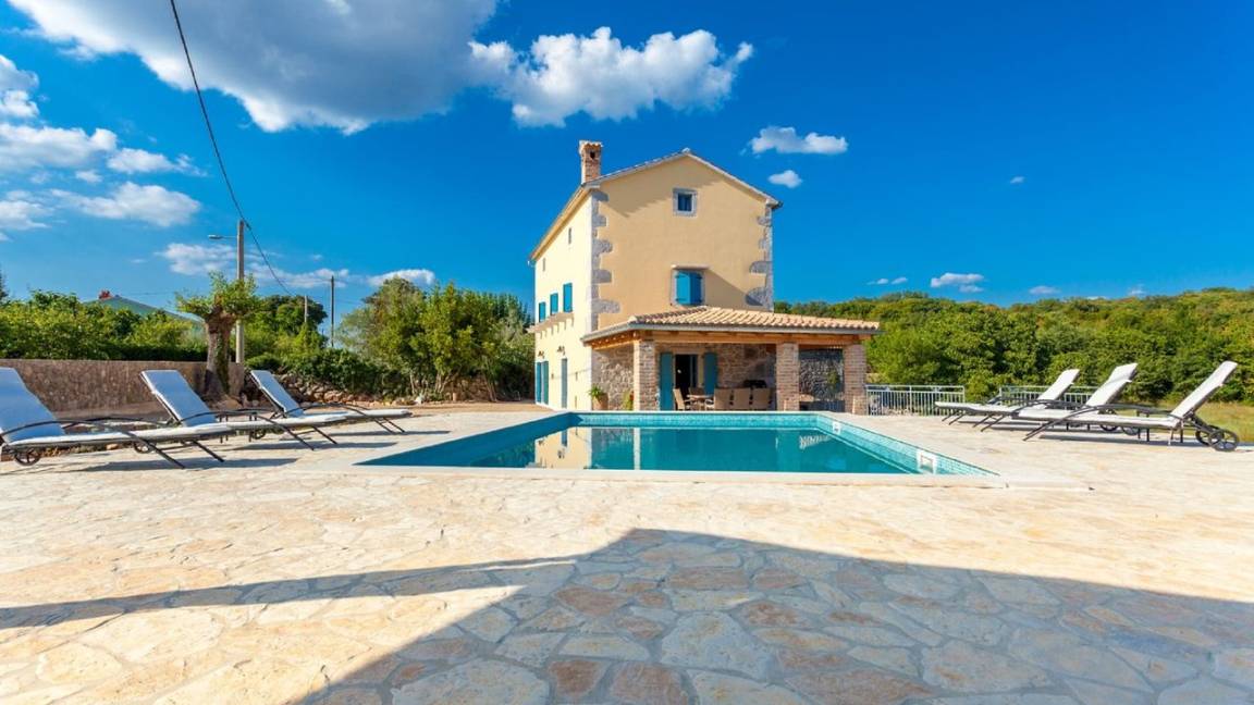 200 M² Apartment ∙ 3 Bedrooms ∙ 8 Guests - Cres