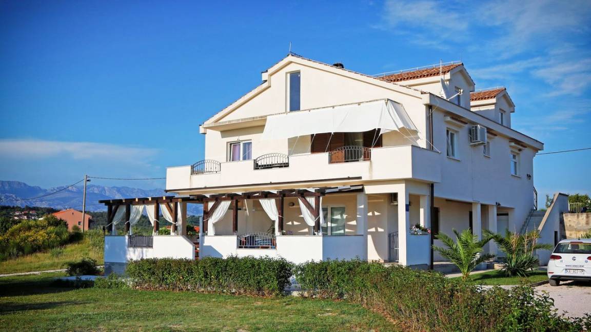 100 M² Apartment ∙ 3 Bedrooms ∙ 8 Guests - Starigrad