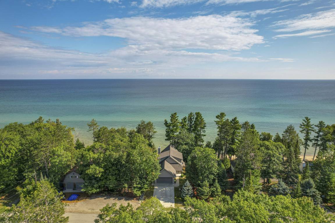 278 M² Cottage ∙ 3 Bedrooms ∙ 13 Guests - Rogers City, MI