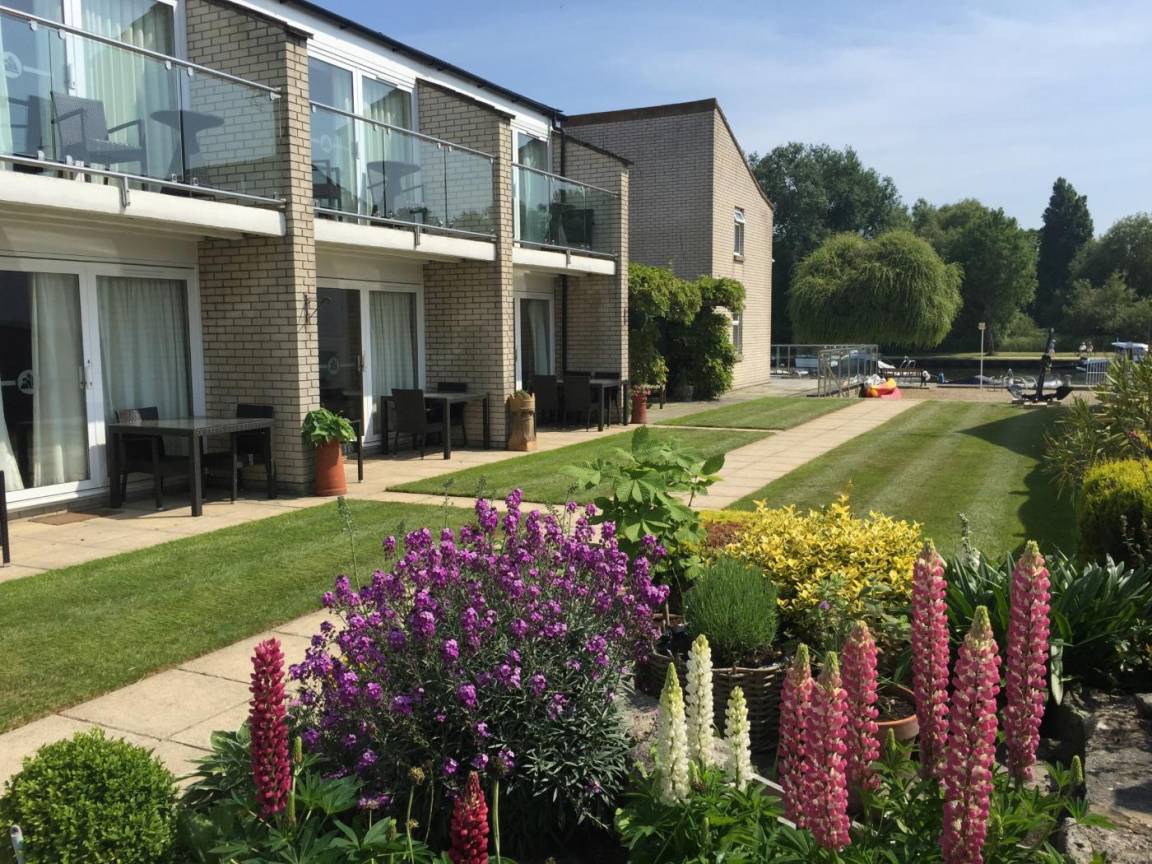 Apartment ∙ 3 Bedrooms ∙ 6 Guests - Southbourne