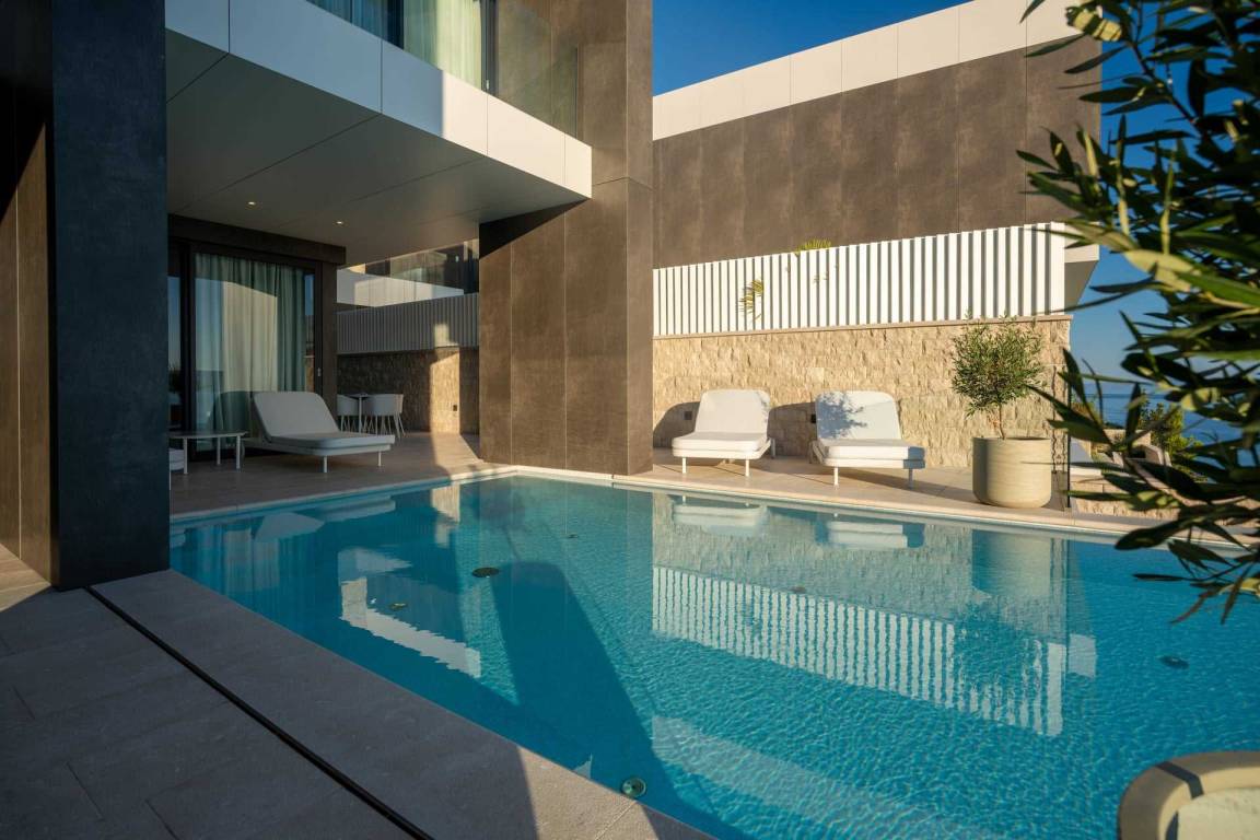 350 M² Villa ∙ 4 Schlafzimmer ∙ 8 Gäste - Promajna