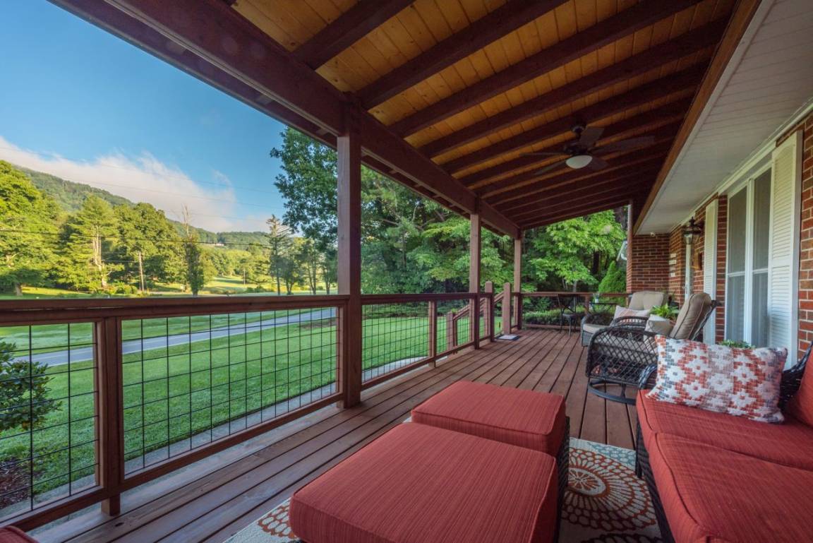 149 M² House ∙ 2 Bedrooms ∙ 4 Guests - Black Mountain, NC