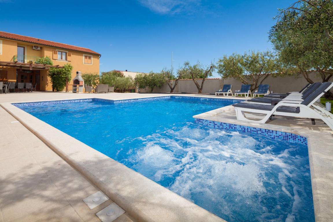 500 M² House ∙ 9 Bedrooms ∙ 20 Guests - Istria