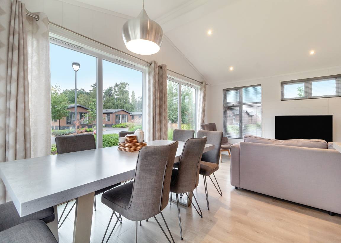 Chalet ∙ 4 Bedrooms ∙ 8 Guests - Cambridgeshire